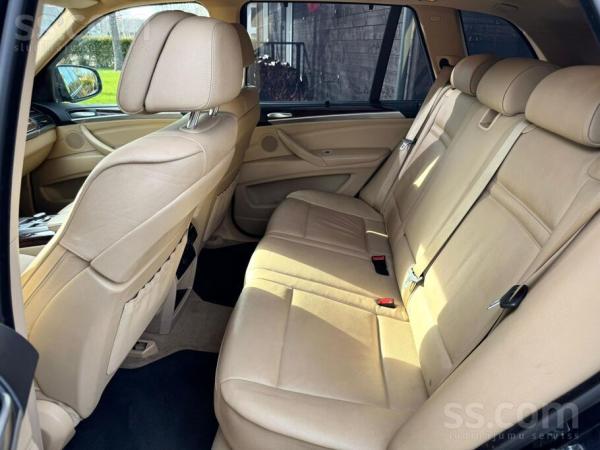 Blue BMW X5 2009 in Riga, with an engine capacity of 3.00 L and mileage of 369 thousand km for 8500 €, photo 5 on AUTOMOTO.COM.LV