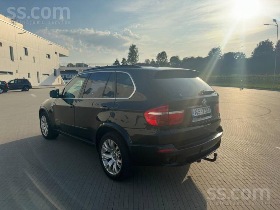 Zils BMW X5 2009 Rēzekne, ar dzinēja tilpumu 3.00 L un nobraukumu 340 tūkst. km par 8299 €, foto 4 vietnē AUTOMOTO.COM.LV