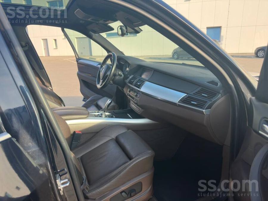 Zils BMW X5 2009 Rēzekne, ar dzinēja tilpumu 3.00 L un nobraukumu 340 tūkst. km par 8299 €, foto 12 vietnē AUTOMOTO.COM.LV