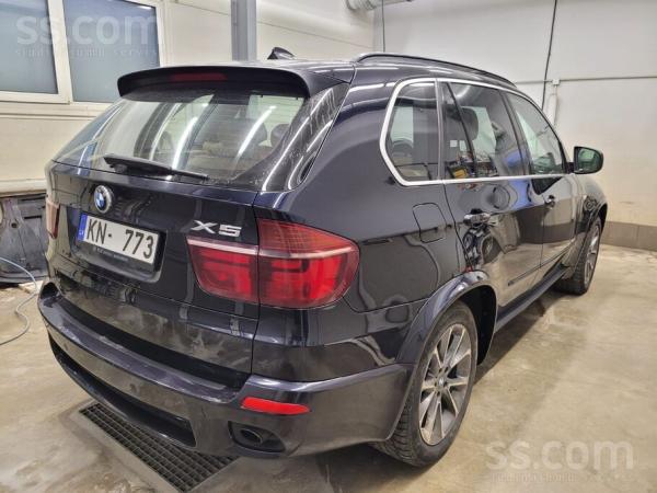 Синий БМВ Х5 2009 в Рига, объемом двигателя 3.00 л и пробегом 381 тыс. км за 11500 €, фото 2 на AUTOMOTO.COM.LV