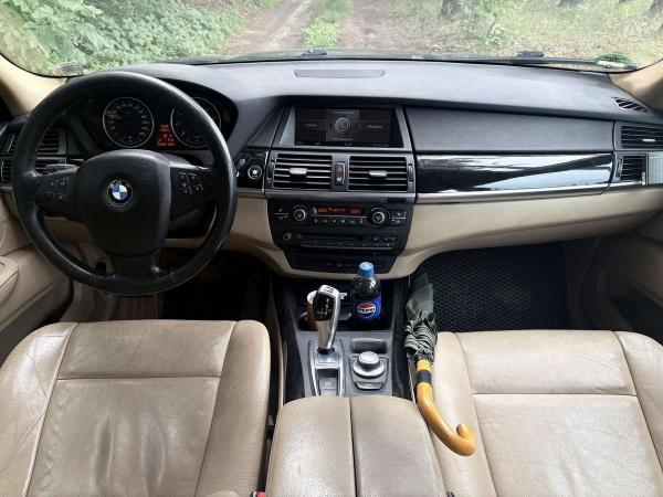 Blue BMW X5 2009 in Jonava, with an engine capacity of 3.00 L and mileage of 258 thousand km for 5200 €, photo 7 on AUTOMOTO.COM.LV