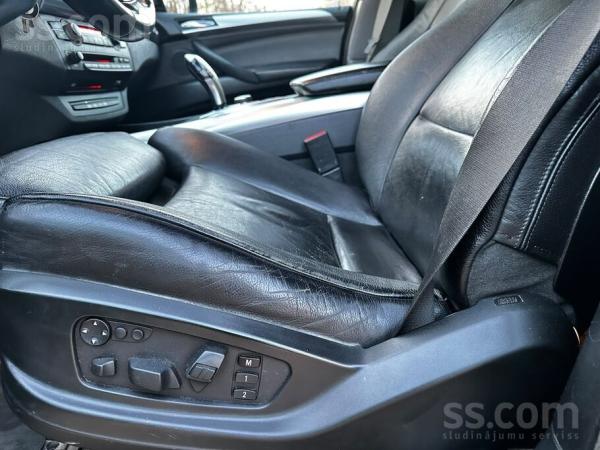 Zils BMW X5 2009 Ogre, ar dzinēja tilpumu 3.00 L un nobraukumu 287 tūkst. km par 8900 €, foto 9 vietnē AUTOMOTO.COM.LV