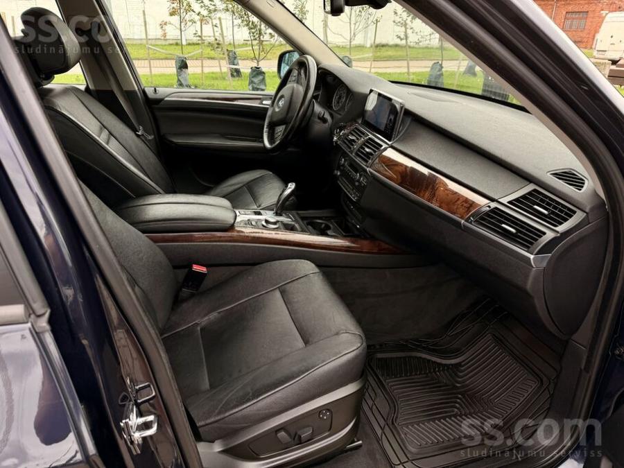 Blue BMW X5 2009 in Liepaja, with an engine capacity of 3.00 L and mileage of 0 thousand km for 7200 €, photo 17 on AUTOMOTO.COM.LV