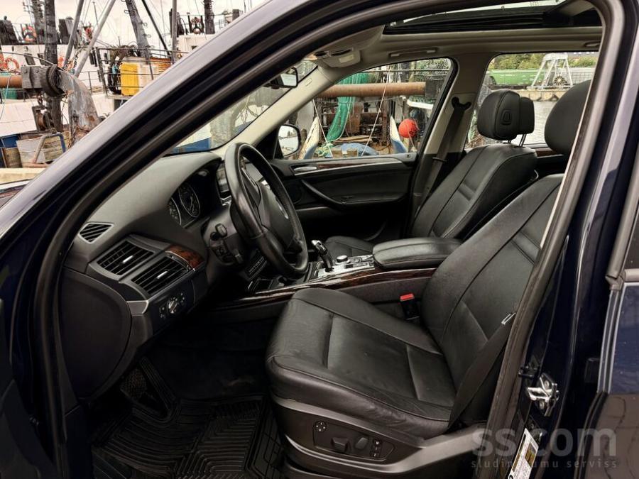 Blue BMW X5 2009 in Liepaja, with an engine capacity of 3.00 L and mileage of 0 thousand km for 7200 €, photo 23 on AUTOMOTO.COM.LV