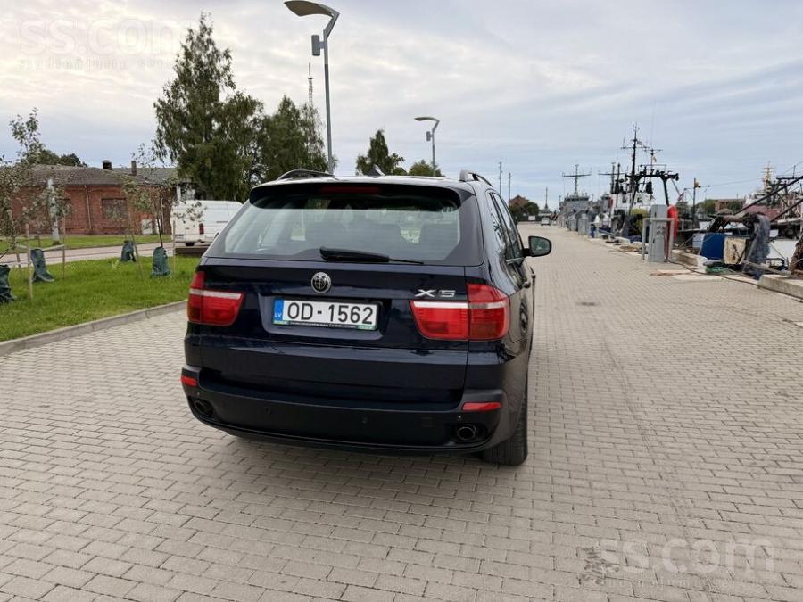 Blue BMW X5 2009 in Liepaja, with an engine capacity of 3.00 L and mileage of 0 thousand km for 7200 €, photo 33 on AUTOMOTO.COM.LV
