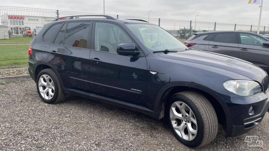 Blue BMW X5 2009 in Marijampole, with an engine capacity of 3.00 L and mileage of 313 thousand km for 7490 €, photo 12 on AUTOMOTO.COM.LV
