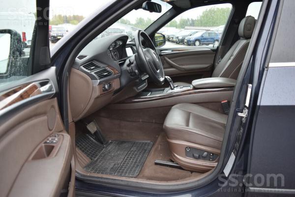Zils BMW X5 2010 Rīga, ar dzinēja tilpumu 3.00 L un nobraukumu 279 tūkst. km par 10500 €, foto 3 vietnē AUTOMOTO.COM.LV