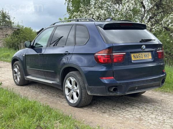 Zils BMW X5 2010 Aizkraukle, ar dzinēja tilpumu 3.00 L un nobraukumu 266 tūkst. km par 7500 €, foto 4 vietnē AUTOMOTO.COM.LV