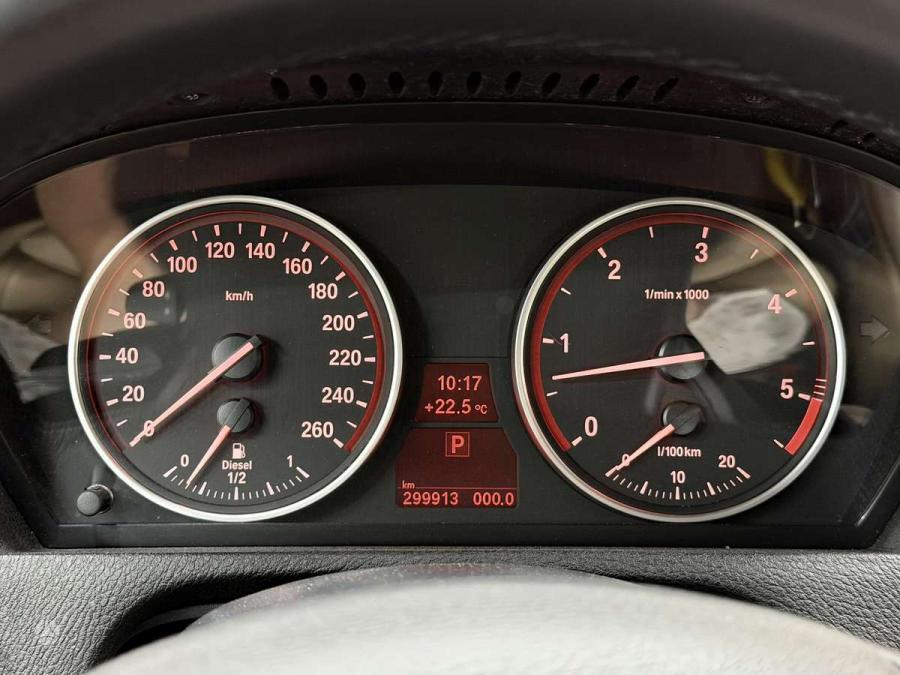 Blue BMW X5 2010 in Marijampole, with an engine capacity of 2.99 L and mileage of 300 thousand km for 11500 €, photo 28 on AUTOMOTO.COM.LV