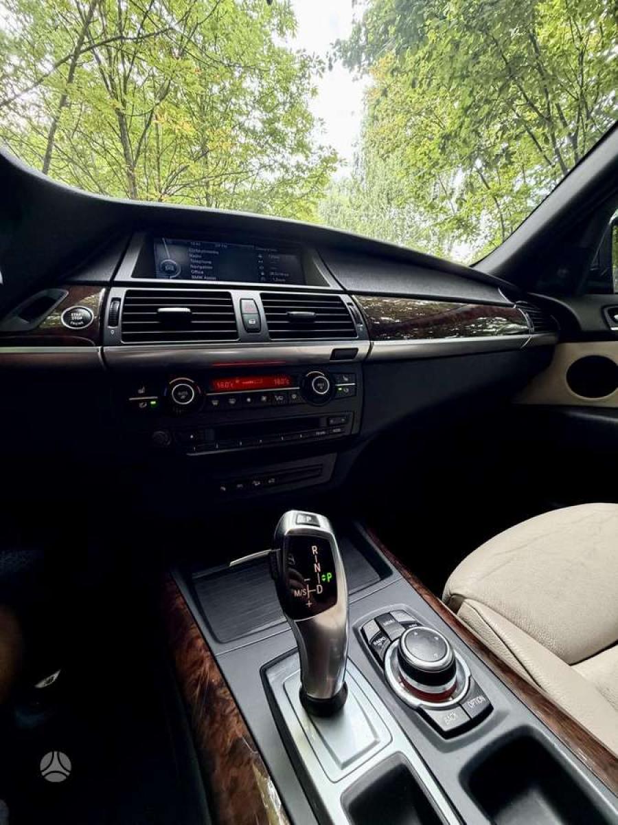 Blue BMW X5 2010 in Kaunas, with an engine capacity of 0.00 L and mileage of 261 thousand km for 10800 €, photo 15 on AUTOMOTO.COM.LV