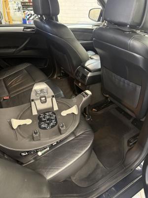 Blue BMW X5 2010 in Silute, with an engine capacity of 3.00 L and mileage of 442 thousand km for 7700 €, photo 14 on AUTOMOTO.COM.LV