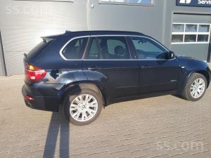 Blue BMW X5 2011 in Saldus, with an engine capacity of 3.00 L and mileage of 235 thousand km for 3000 €, photo 2 on AUTOMOTO.COM.LV