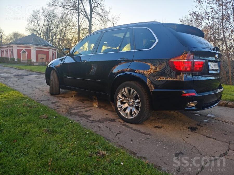Zils BMW X5 2011 Jelgava, ar dzinēja tilpumu 3.00 L un nobraukumu 295 tūkst. km par 10300 €, foto 2 vietnē AUTOMOTO.COM.LV