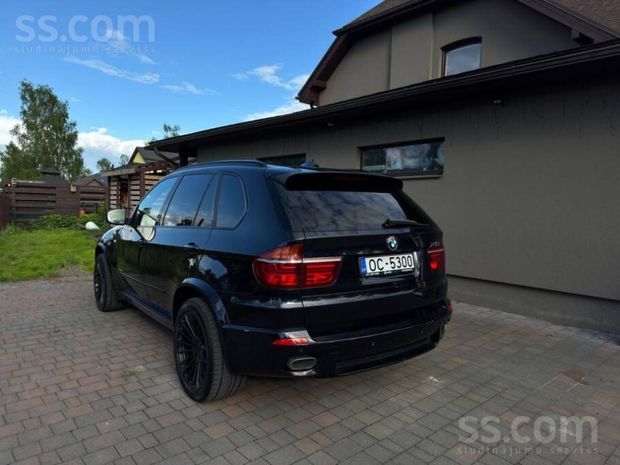 Blue BMW X5 2011 in Riga, with an engine capacity of 3.00 L and mileage of 240 thousand km for 14000 €, photo 1 on AUTOMOTO.COM.LV