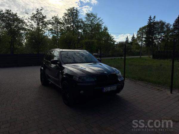 Blue BMW X5 2011 in Riga, with an engine capacity of 3.00 L and mileage of 240 thousand km for 14000 €, photo 2 on AUTOMOTO.COM.LV