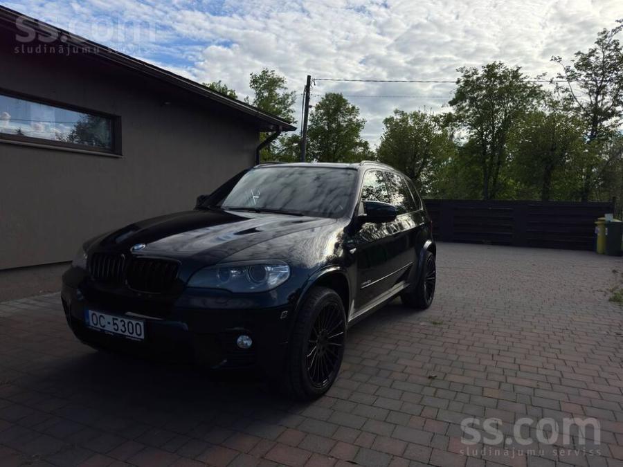 Blue BMW X5 2011 in Riga, with an engine capacity of 3.00 L and mileage of 240 thousand km for 14000 €, photo 4 on AUTOMOTO.COM.LV