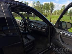 Blue BMW X5 2011 in Riga, with an engine capacity of 3.00 L and mileage of 240 thousand km for 14000 €, photo 6 on AUTOMOTO.COM.LV