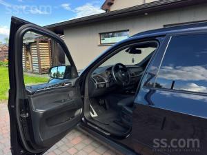 Blue BMW X5 2011 in Riga, with an engine capacity of 3.00 L and mileage of 240 thousand km for 14000 €, photo 7 on AUTOMOTO.COM.LV