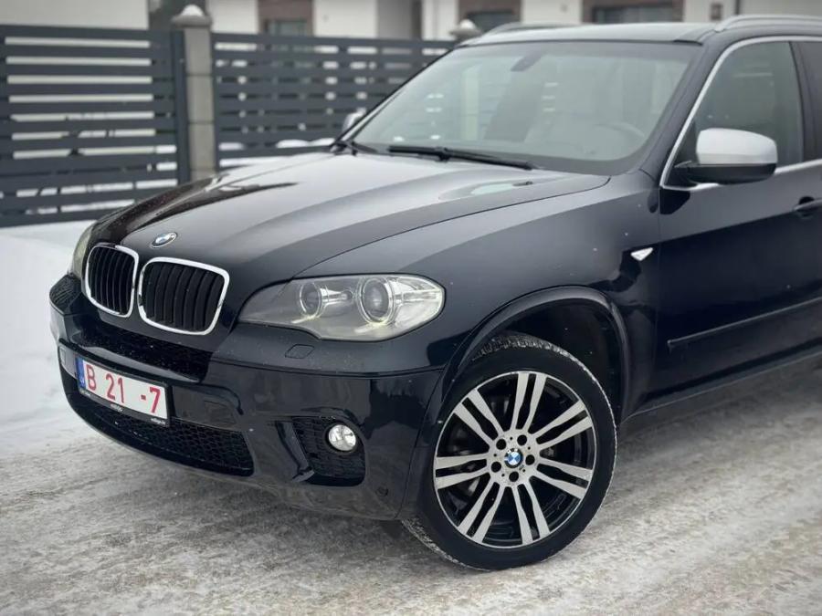 Blue BMW X5 2011 in Jelgava, with an engine capacity of 3.00 L and mileage of 261 thousand km for 11950 €, photo 3 on AUTOMOTO.COM.LV