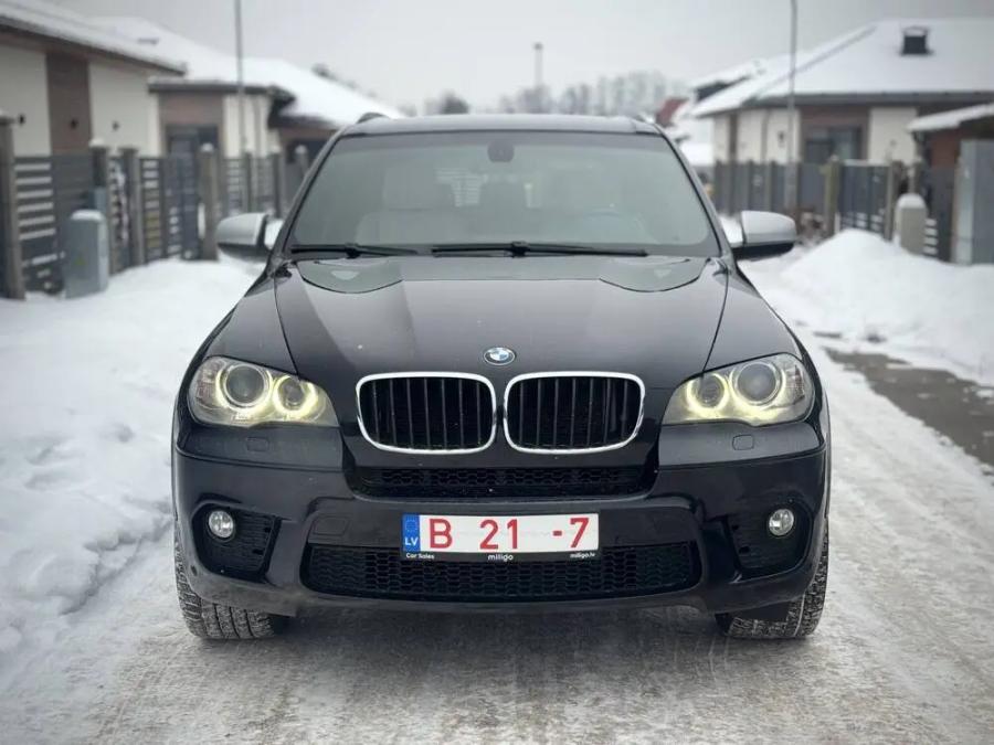 Blue BMW X5 2011 in Jelgava, with an engine capacity of 3.00 L and mileage of 261 thousand km for 11950 €, photo 4 on AUTOMOTO.COM.LV