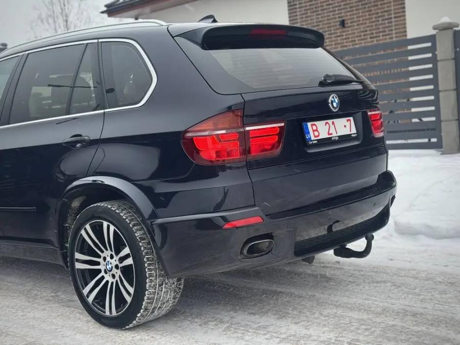 Blue BMW X5 2011 in Jelgava, with an engine capacity of 3.00 L and mileage of 261 thousand km for 11950 €, photo 6 on AUTOMOTO.COM.LV