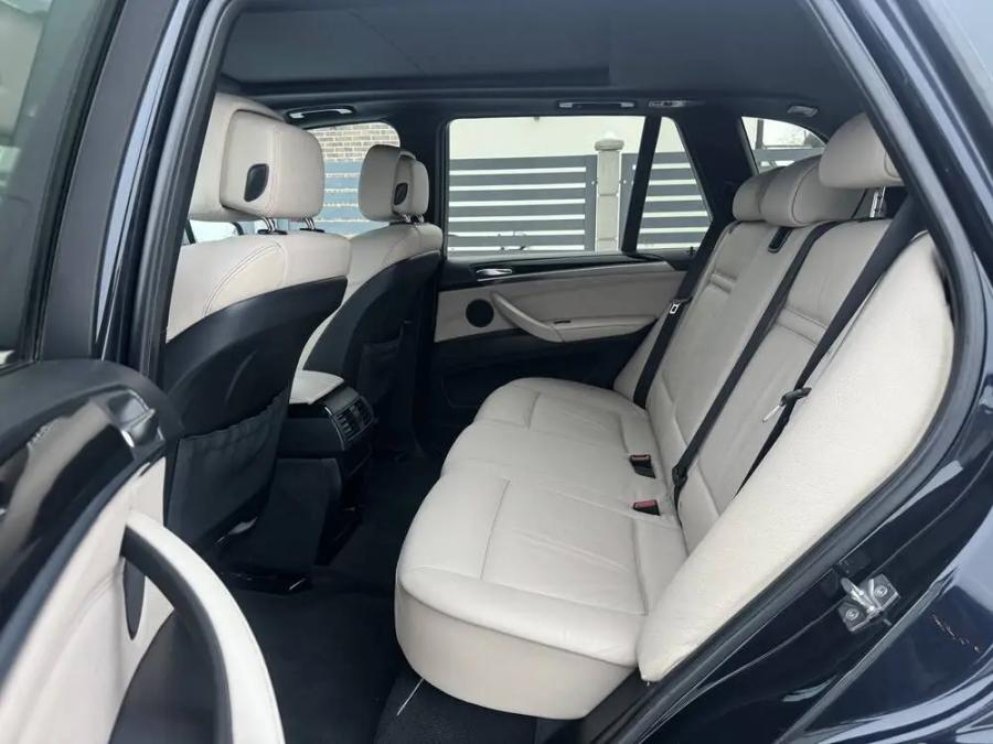 Blue BMW X5 2011 in Jelgava, with an engine capacity of 3.00 L and mileage of 261 thousand km for 11950 €, photo 11 on AUTOMOTO.COM.LV