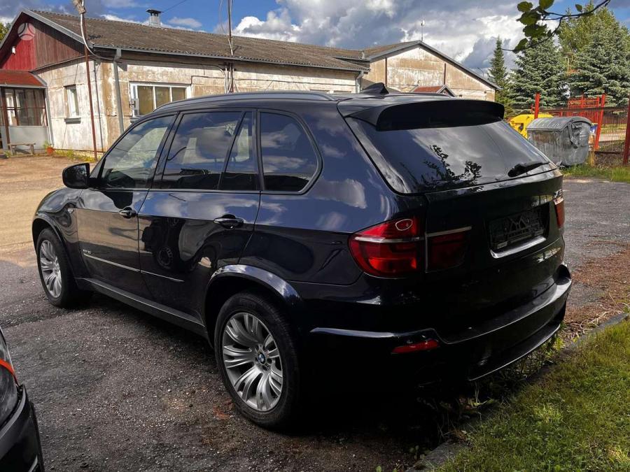 Blue BMW X5 2011 in Siauliai, with an engine capacity of 4.40 L and mileage of 181 thousand km for 7500 €, photo 5 on AUTOMOTO.COM.LV