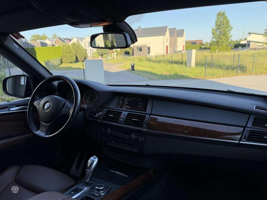 Blue BMW X5 2011 in Vilnius, with an engine capacity of 2.99 L and mileage of 271 thousand km for 11000 €, photo 25 on AUTOMOTO.COM.LV