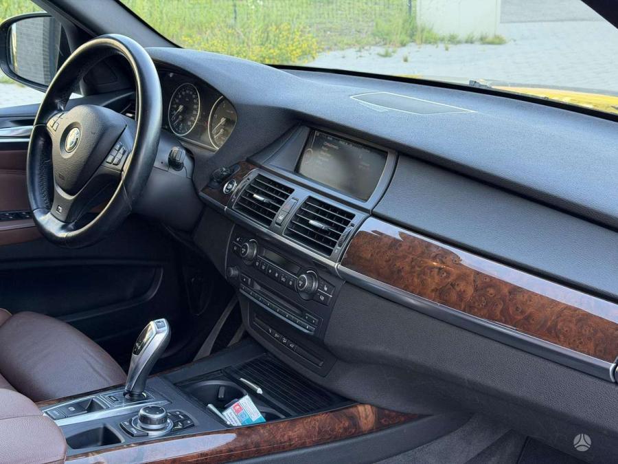 Blue BMW X5 2011 in Vilnius, with an engine capacity of 2.99 L and mileage of 271 thousand km for 11000 €, photo 26 on AUTOMOTO.COM.LV