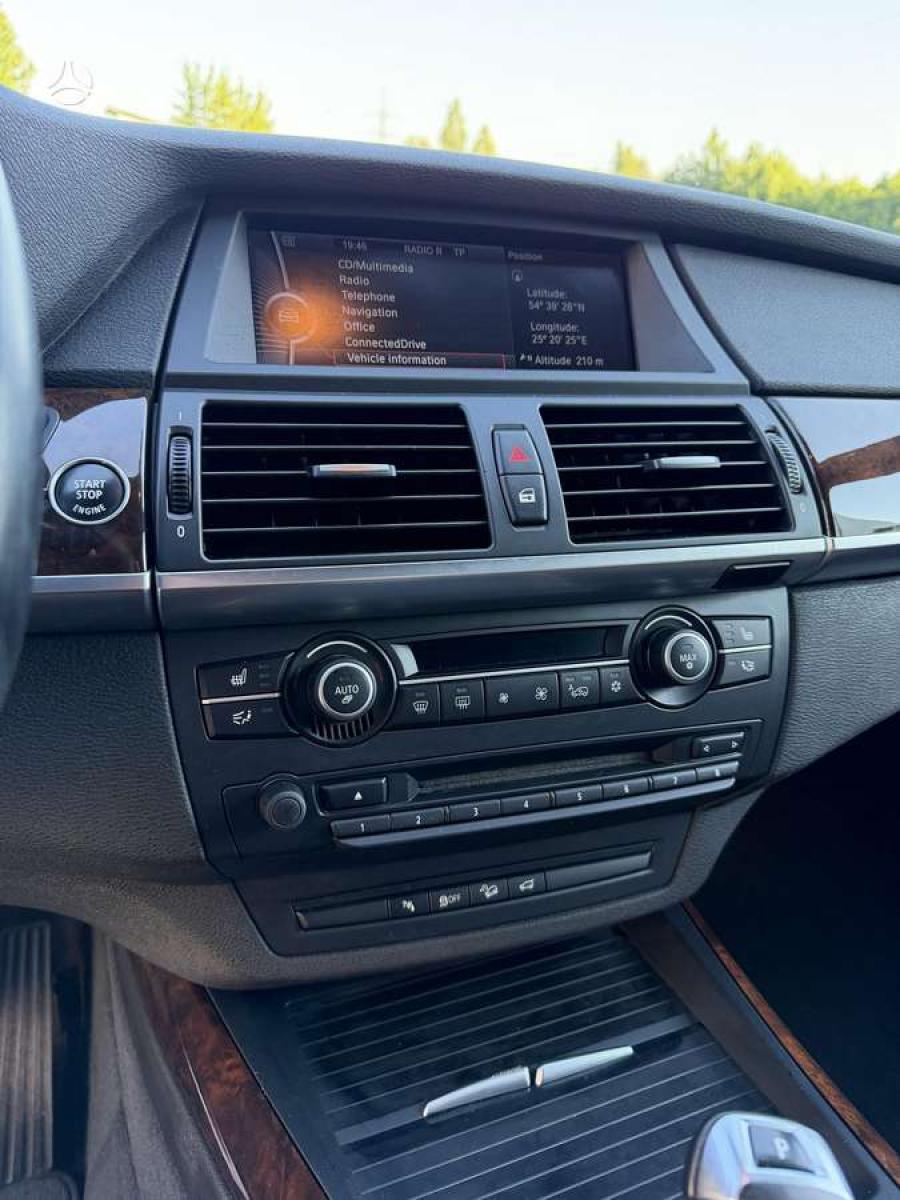 Blue BMW X5 2011 in Vilnius, with an engine capacity of 2.99 L and mileage of 271 thousand km for 11000 €, photo 28 on AUTOMOTO.COM.LV