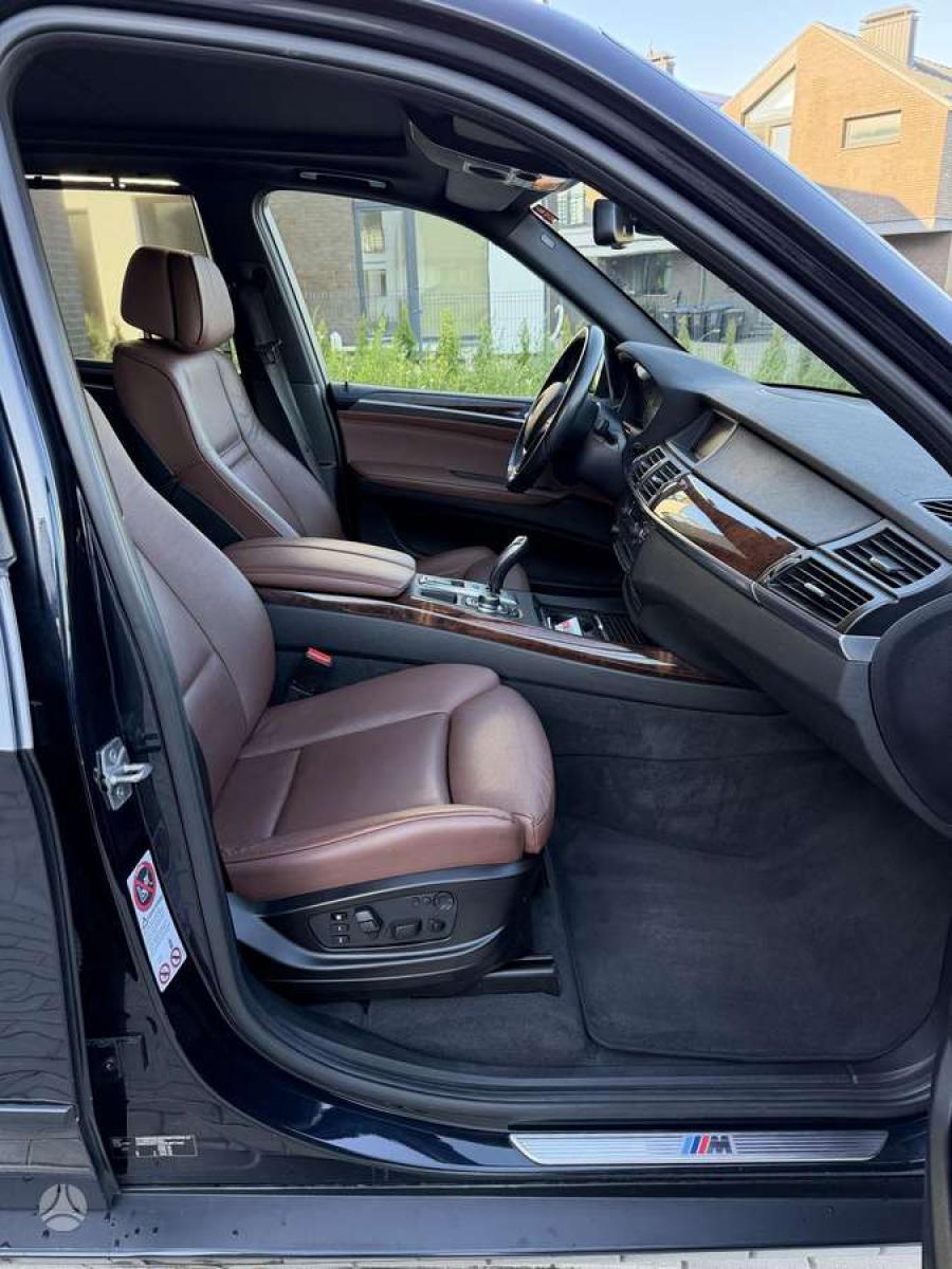 Blue BMW X5 2011 in Vilnius, with an engine capacity of 2.99 L and mileage of 271 thousand km for 11000 €, photo 32 on AUTOMOTO.COM.LV