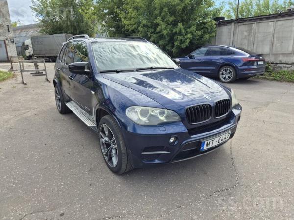 Zils BMW X5 2011 Rīga, ar dzinēja tilpumu 3.00 L un nobraukumu 305 tūkst. km par 11990 €, foto 2 vietnē AUTOMOTO.COM.LV