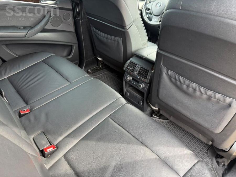Blue BMW X5 2011 in Riga, with an engine capacity of 3.00 L and mileage of 225 thousand km for 15800 €, photo 12 on AUTOMOTO.COM.LV