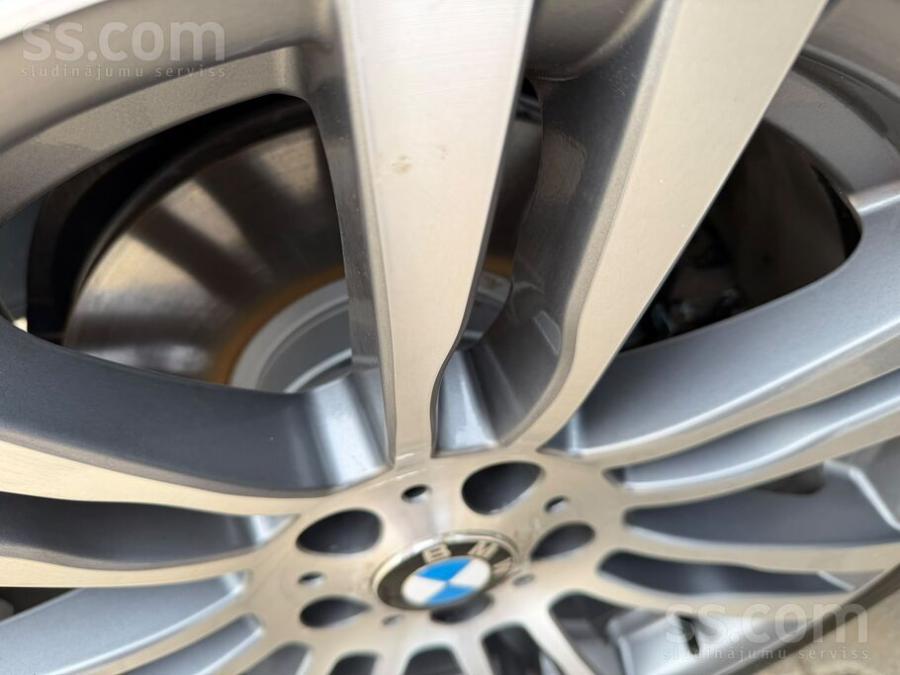 Blue BMW X5 2011 in Riga, with an engine capacity of 3.00 L and mileage of 225 thousand km for 15800 €, photo 15 on AUTOMOTO.COM.LV