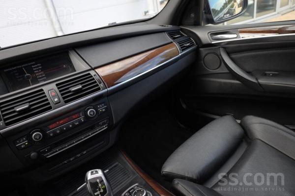 Blue BMW X5 2011 in Riga, with an engine capacity of 3.00 L and mileage of 350 thousand km for 10995 €, photo 11 on AUTOMOTO.COM.LV