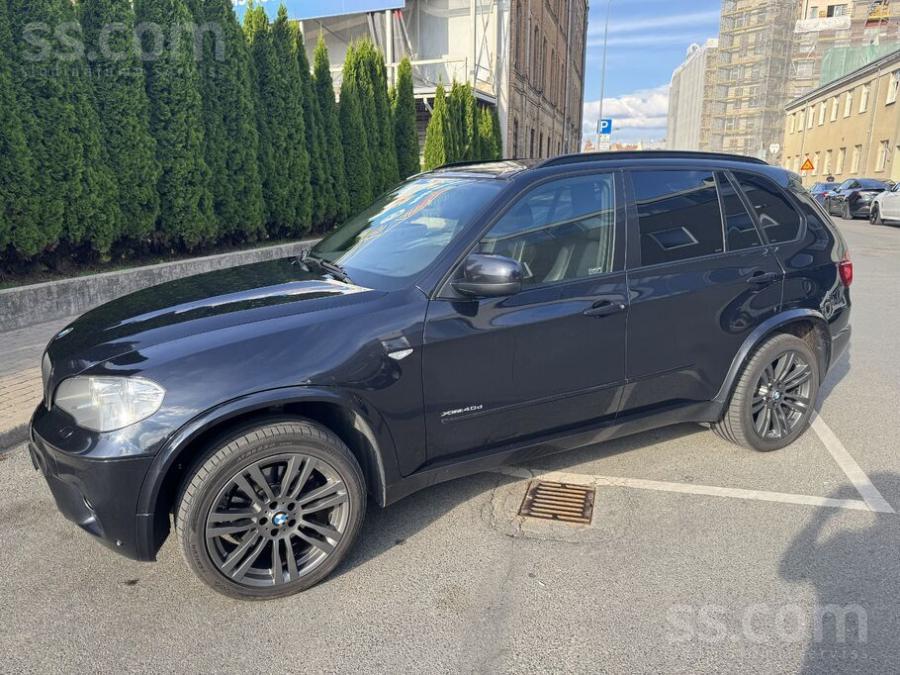 Blue BMW X5 2011 in Riga, with an engine capacity of 3.00 L and mileage of 246 thousand km for 12500 €, photo 1 on AUTOMOTO.COM.LV