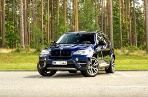 Blue BMW X5 2011 in Riga, with an engine capacity of 3.00 L and mileage of 305 thousand km for 9590 €, photo  on AUTOMOTO.COM.LV