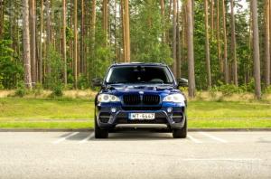 Blue BMW X5 2011 in Riga, with an engine capacity of 3.00 L and mileage of 305 thousand km for 9590 €, photo 4 on AUTOMOTO.COM.LV