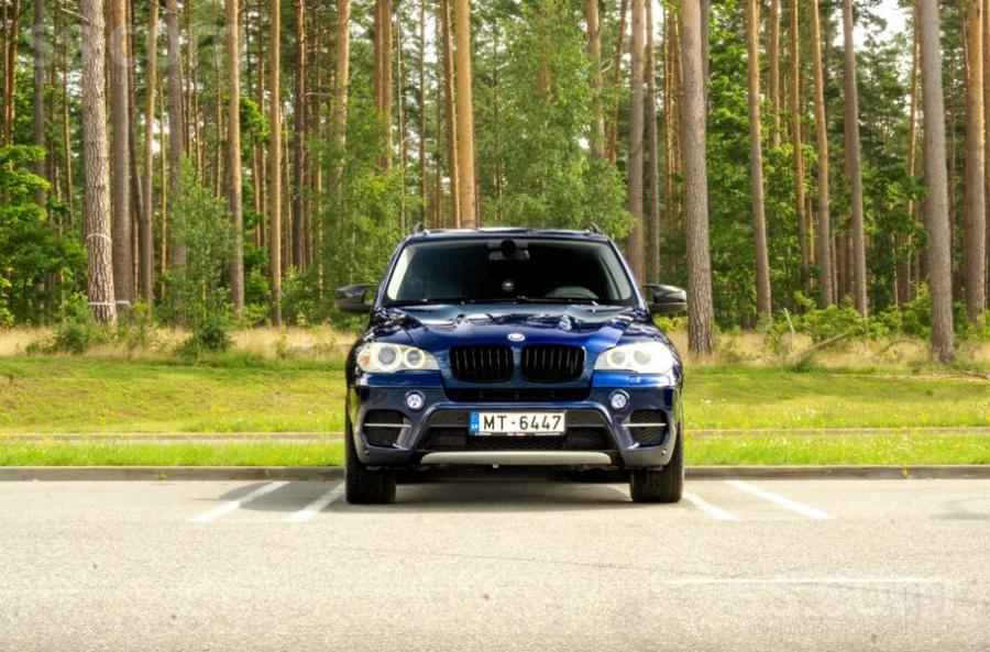 Blue BMW X5 2011 in Riga, with an engine capacity of 3.00 L and mileage of 305 thousand km for 9590 €, photo 4 on AUTOMOTO.COM.LV