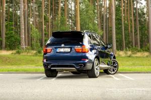 Blue BMW X5 2011 in Riga, with an engine capacity of 3.00 L and mileage of 305 thousand km for 9590 €, photo 6 on AUTOMOTO.COM.LV