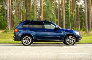Blue BMW X5 2011 in Riga, with an engine capacity of 3.00 L and mileage of 305 thousand km for 9590 €, photo 9 on AUTOMOTO.COM.LV