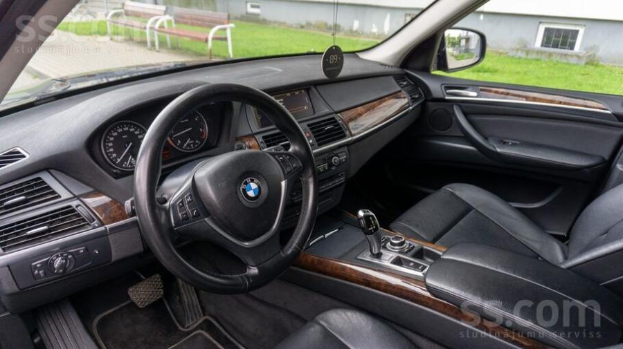 Blue BMW X5 2011 in Riga, with an engine capacity of 3.00 L and mileage of 305 thousand km for 9590 €, photo 10 on AUTOMOTO.COM.LV