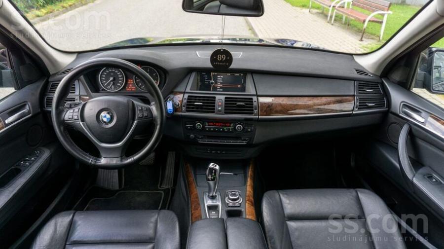 Blue BMW X5 2011 in Riga, with an engine capacity of 3.00 L and mileage of 305 thousand km for 9590 €, photo 12 on AUTOMOTO.COM.LV