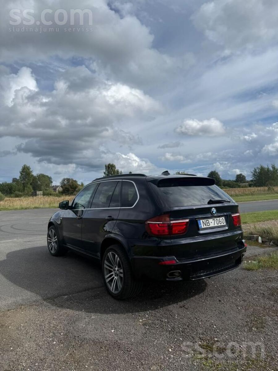 Zils BMW X5 2011 Rīga, ar dzinēja tilpumu 3.00 L un nobraukumu 340 tūkst. km par 12500 €, foto 4 vietnē AUTOMOTO.COM.LV