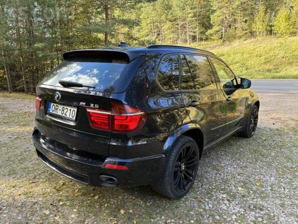 BMW X5 2011 in Dobele on AUTOMOTO.COM.LV Blue BMW X5 2011 in Dobele, with an engine capacity of 3.00 L and mileage of 294 thousand km for 8400 €, photo 5 on AUTOMOTO.COM.LV