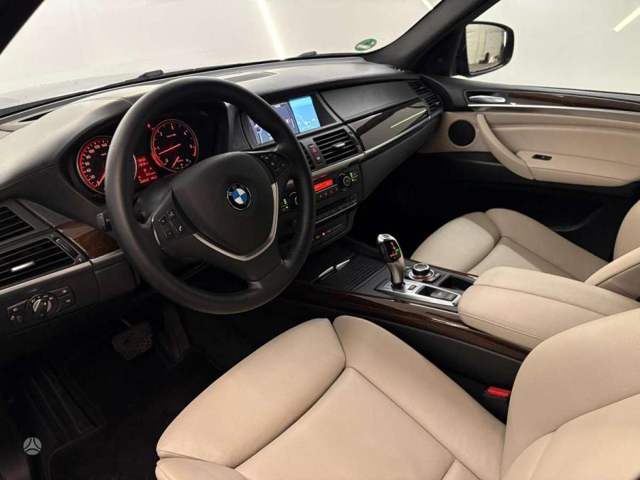 Blue BMW X5 2012 in Marijampole, with an engine capacity of 2.99 L and mileage of 267 thousand km for 12999 €, photo 2 on AUTOMOTO.COM.LV