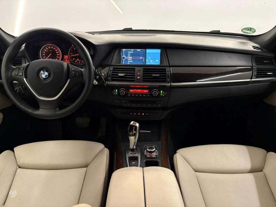 Blue BMW X5 2012 in Marijampole, with an engine capacity of 2.99 L and mileage of 267 thousand km for 12999 €, photo 11 on AUTOMOTO.COM.LV