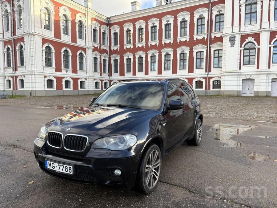 Zils BMW X5 2012 Jelgava, ar dzinēja tilpumu 3.00 L un nobraukumu 340 tūkst. km par 12000 €, foto 1 vietnē AUTOMOTO.COM.LV
