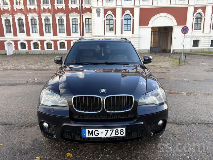 Zils BMW X5 2012 Jelgava, ar dzinēja tilpumu 3.00 L un nobraukumu 340 tūkst. km par 12000 €, foto 3 vietnē AUTOMOTO.COM.LV