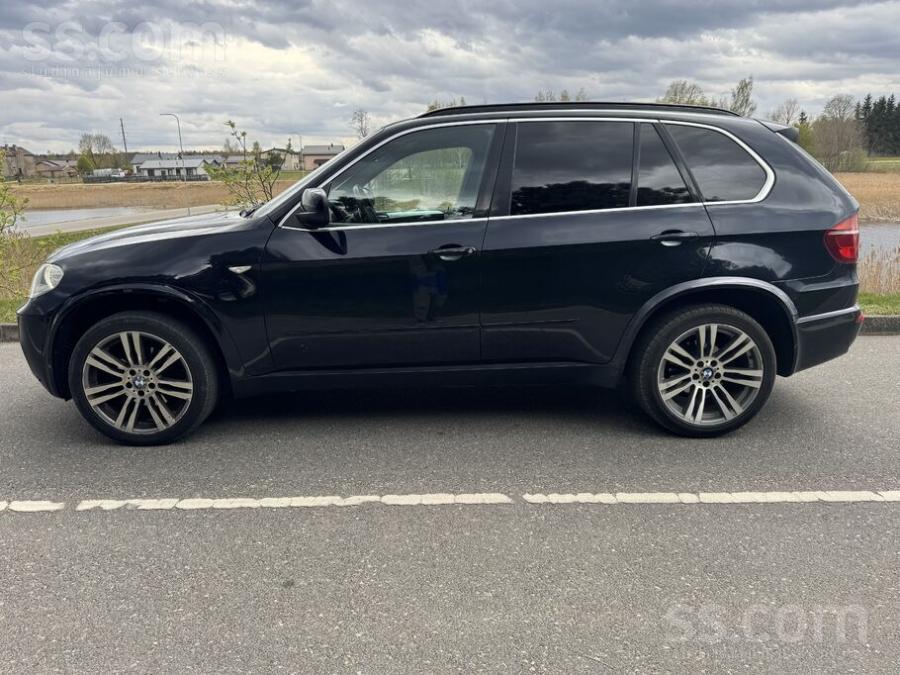 Blue BMW X5 2012 in Riga, with an engine capacity of 3.00 L and mileage of 305 thousand km for 9800 €, photo 3 on AUTOMOTO.COM.LV